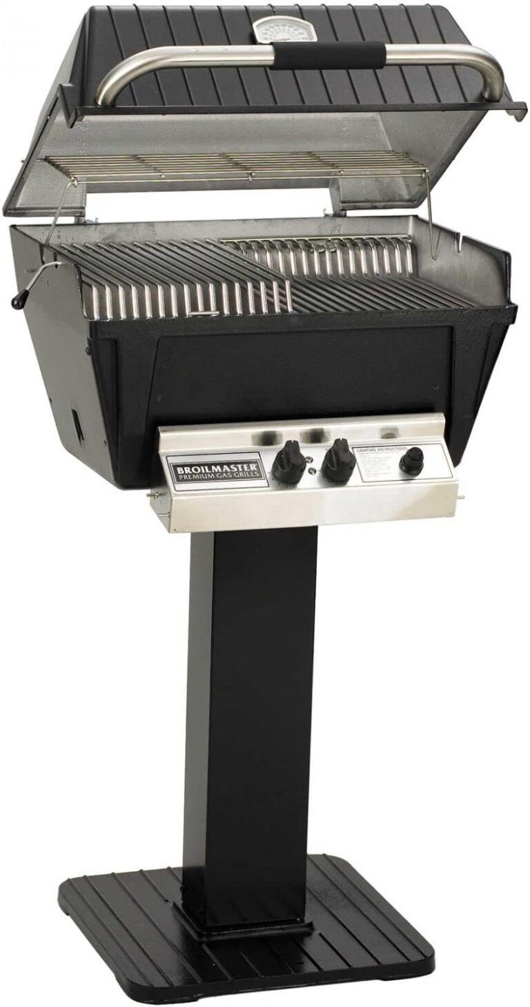 Broilmaster P4-XFN Premium Natural Gas Grill On Black Patio Post ...